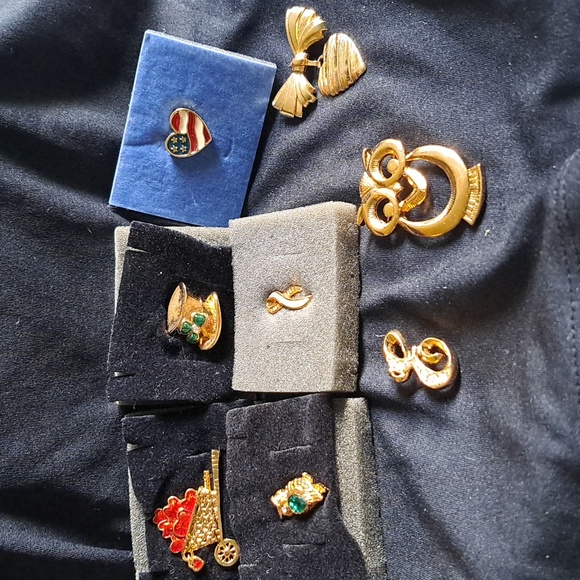 Avon | Jewelry | Lot Of 8 Vintage Avon Pins | Poshmark
